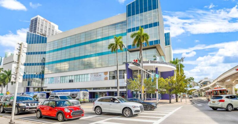 Miami: Cruise Line Lounge Access + Luggage Storage - Pricing and Value: A Cost-Effective Way to Wait