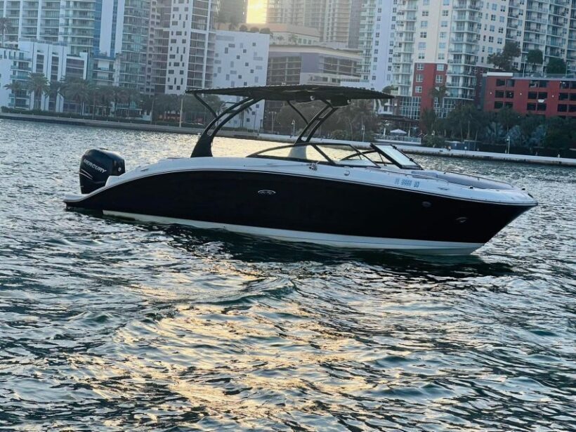 Miami: Guided Boat Tour with Champagne - Key Points