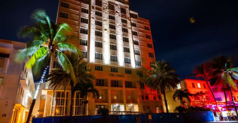 Miami: Haunts of South Beach Ghost Walking Tour - The Guides and the Experience