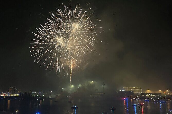 Miami July 4 Nightclub on Water with the Biscayne Bay Fireworks - An In-Depth Look at the Experience