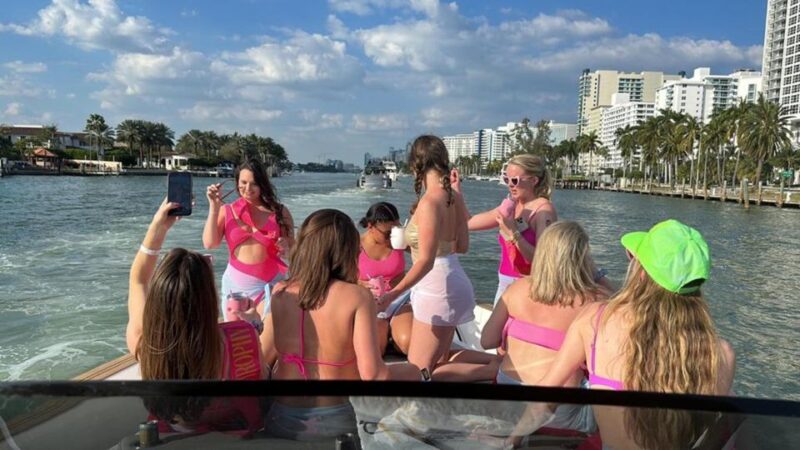 Miami: Private City Cruise of Miami Beach with French Guide - The Itinerary: A Closer Look