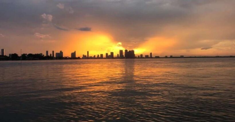 Miami: Private Sunset Boat Tour with Bottle of Champagne - A Complete Look at the Miami Sunset Boat Tour