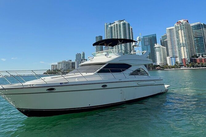 Miami Private Yacht cruise, enjoy the Biscayne bay luxury tours - An In-Depth Look at the Miami Private Yacht Tour
