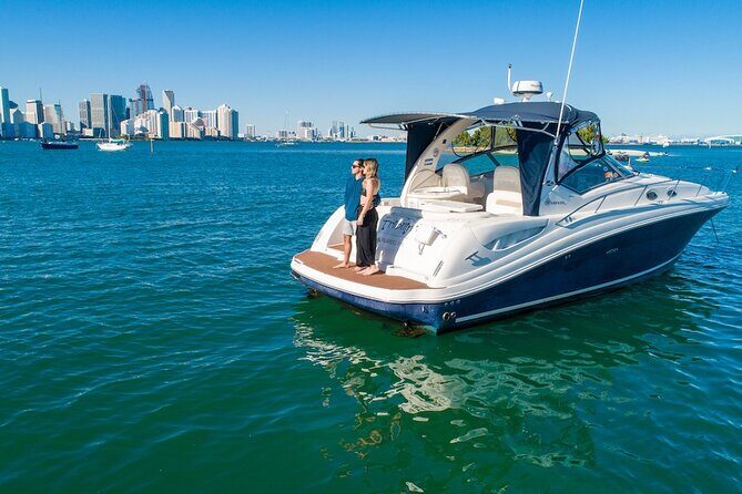 Miami Private Yacht Rental 2 to 4 hours for 12 ppl, Champagne - The Value and Price