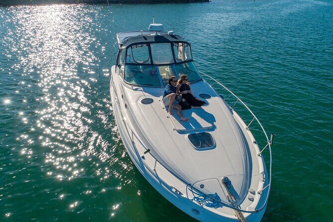 Miami Private Yacht Rental 2 to 4 hours for 12 ppl, Champagne - Who Should Book This?