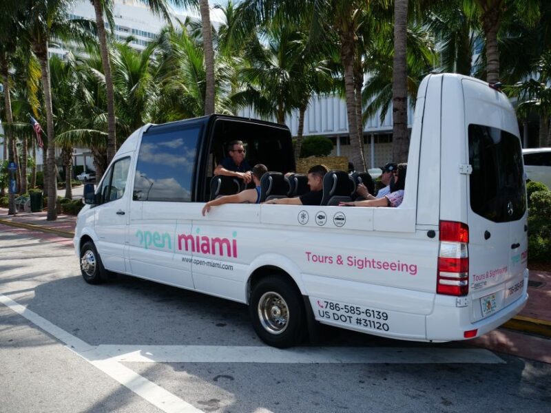 Miami Sightseeing Tour in a Convertible Bus (French) - Key Points