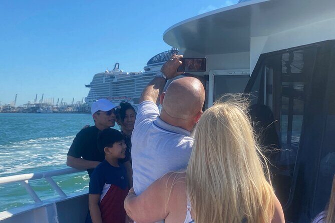 Miami Skyline 75 Min Cruise Tour Biscayne Bay Millionaire Homes - The Boat and Atmosphere
