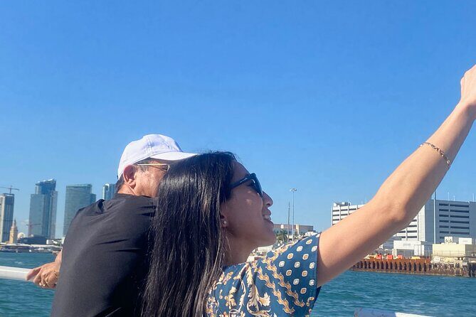 Miami Skyline 75 Minute Luxury Cruise of Millionaire's Homes - An Authentic Look at the Experience