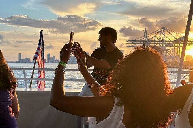 Miami Skyline and Biscayne Boat Party and Open Bar with Music - Group Size, Duration, and Practical Tips