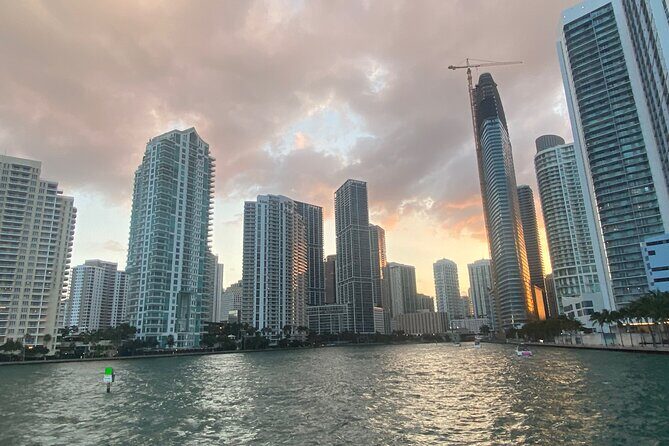 Miami Skyline: Happy Hour Cruise Music & Cash Bar - The Pros and Cons: Balancing the Experience