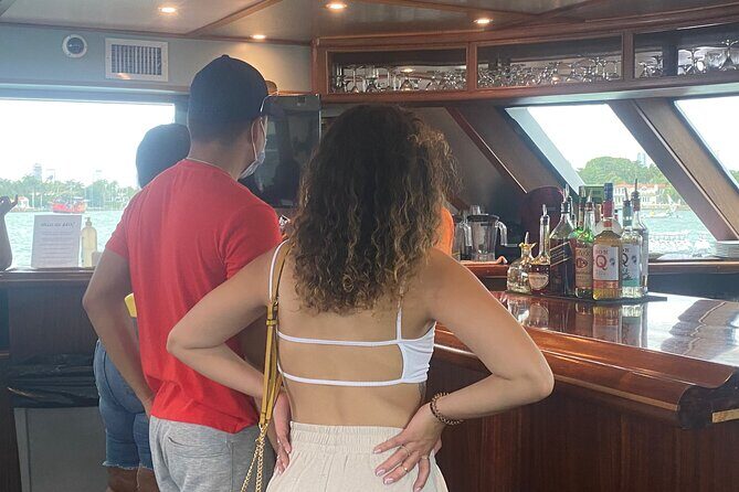 Miami Skyline: Happy Hour Cruise Music & Cash Bar - Who Should Consider This Tour?