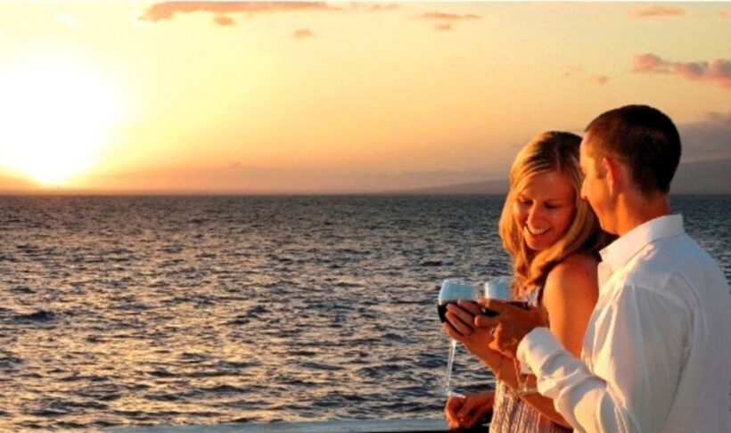 Miami: Sunset Cruise with Celebrity Homes & Open Bar - Key Points