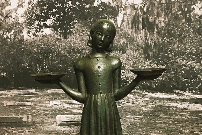 Midnight in the Garden of Good and Evil Walking Tour - What to Expect from This Tour