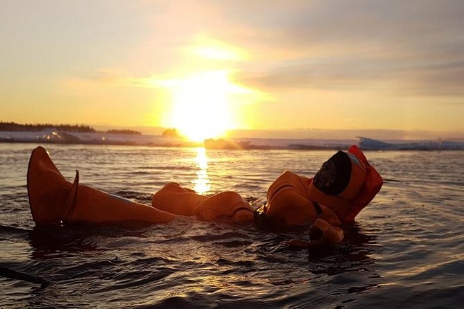 Midnight Sun Floating Experience in Forest Lake - Key Points