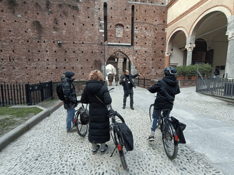 Milan: ELECTRIC-Bicycle Tour Live Tour Guide 3 hours & half - Key Points