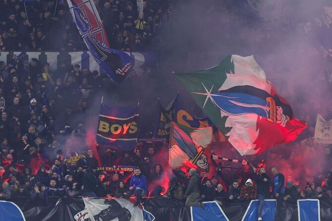 Milan: Join a football match of AC Milan or Inter with Local - Key Points