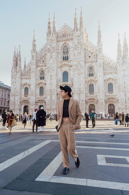 Milan: Private Professional Photo Shoot in Milan, Duomo-Castello - Personalized Service and Attention