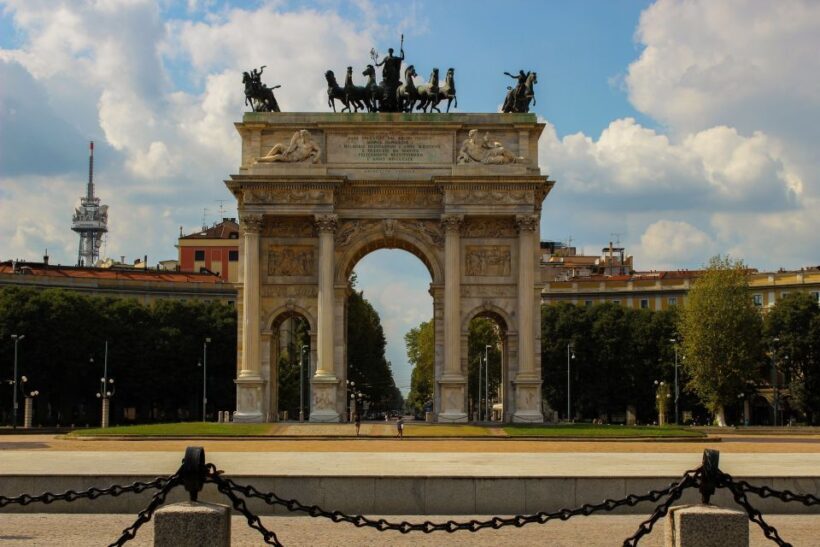 Milan: Private Welcome Tour w/ a Local - Tips, Tricks, and Best Kept Secrets