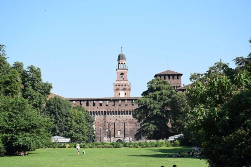 Milan: Sforza Castle and Parco Sempione Private Walking Tour - Relaxing in Parco Sempione