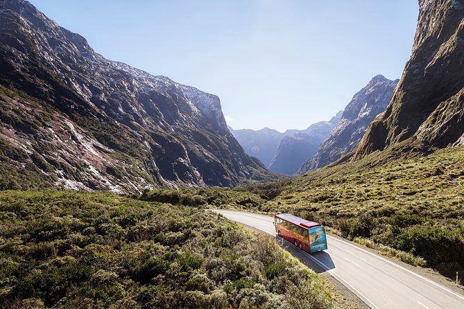 Milford Sound Coach and Cruise Tour from Queenstown with Flyback - The Return: Scenic Flight to Queenstown