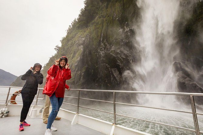 Milford Sound Coach & Cruise from Queenstown: Panoramic Views - A Deep Dive into the Experience
