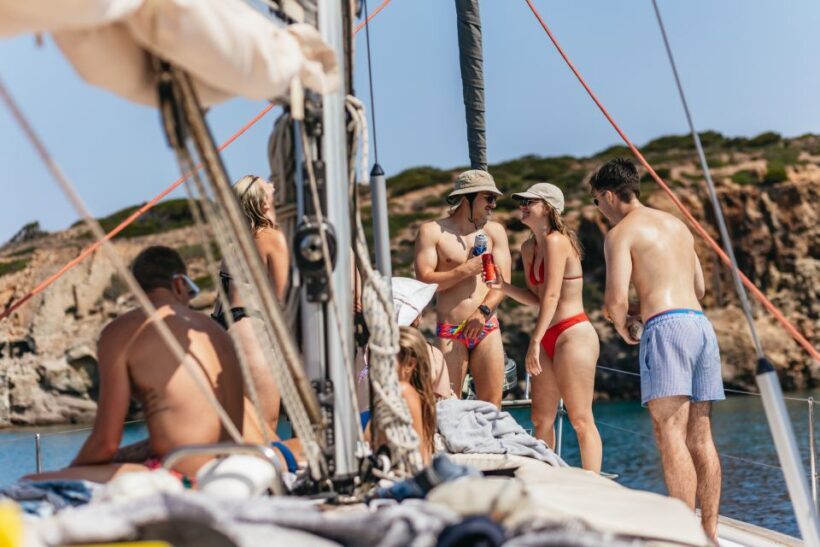Milos: Kleftiko Cruise with Meal, Drinks and Photos at Sykia - FAQ