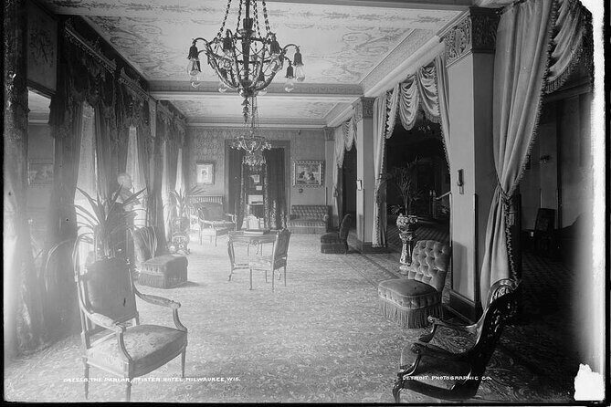 Milwaukee Downtown Ghost Tour - The Shadow of City Hall - The Experience: What You Can Expect