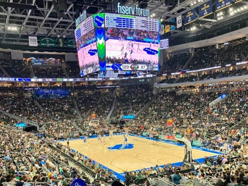Milwaukee: Milwaukee Bucks Basketball Game Ticket - The Experience at Fiserv Forum