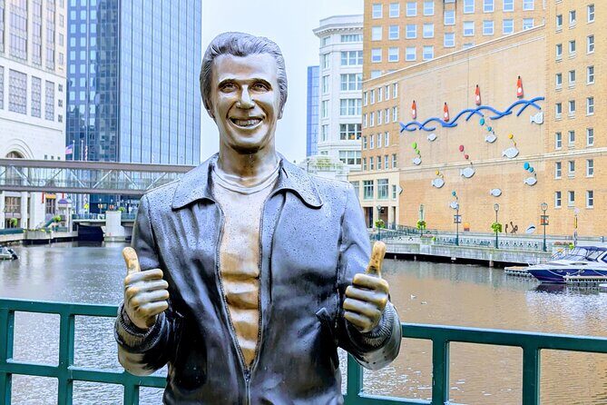 Milwaukee Scavenger Hunt Walking Tour and Game - An Authentic Milwaukee Experience