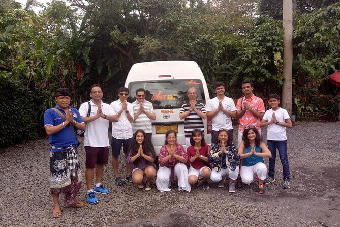 Mini Bus Hiace with 14 seater for Daily Tour and Airport Transfer - Key Points