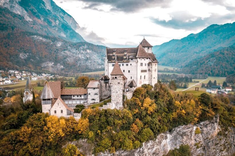 Minivan 8 Places : Dracula Castle, Peles, & Brasov Day Tour - In The Sum Up