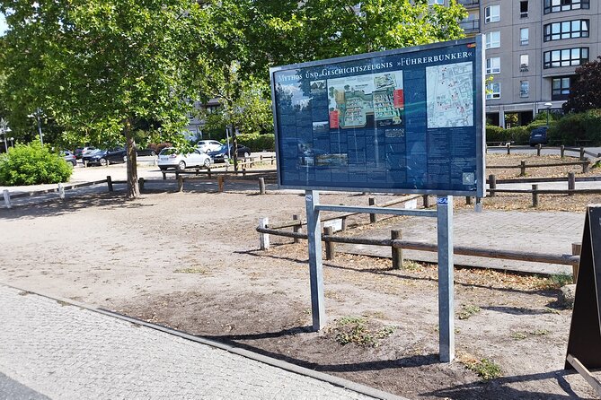 Minivan Driver and Guide (DIN15565) Tailor Made Berlin Highlights - Experiencing the Vibrant Kreuzberg