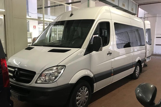 Minivan suitable for transporting disabled people with a wheelchair - Key Points