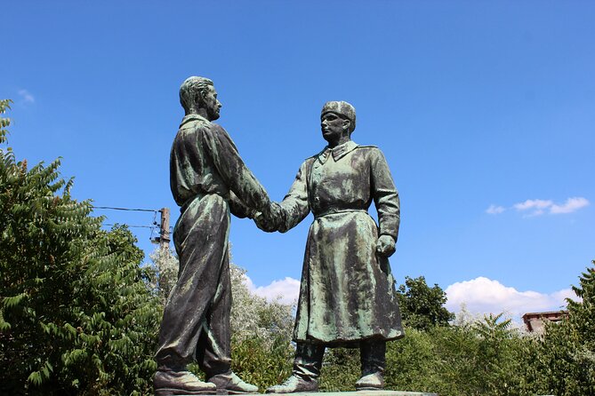 Minivan to Communist Statues and Memento Park with Live Guide - Key Points