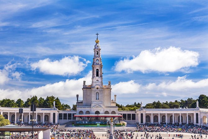 Mira De Aire Caves, Nazaré and Óbidos - All Included Private Tour - Exploring the Medieval Charm of Óbidos