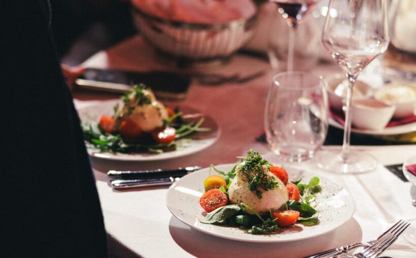 Mirage Vienna: Burlesque Spectacular - Dinner Show - The Dinner: Gourmet Food with Flexibility