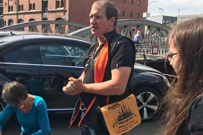 Mister X Hamburg 2h City Tour, Hunting & Games for All Ages - Accessibility and Participation