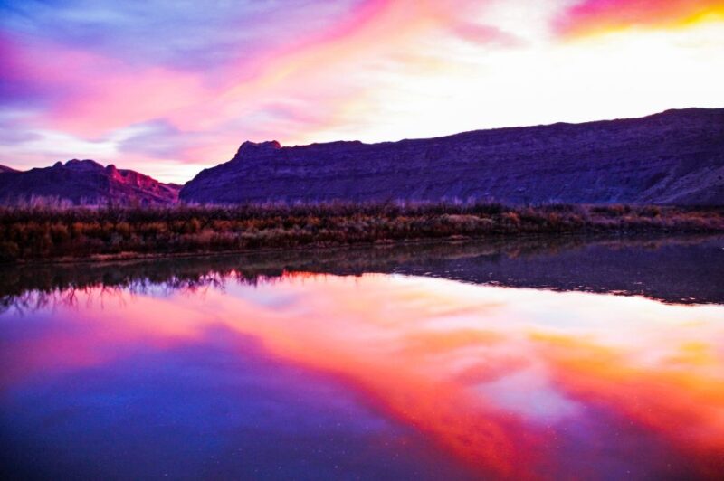 Moab: Colorado River Dinner Cruise with Music and Light Show - Key Points: