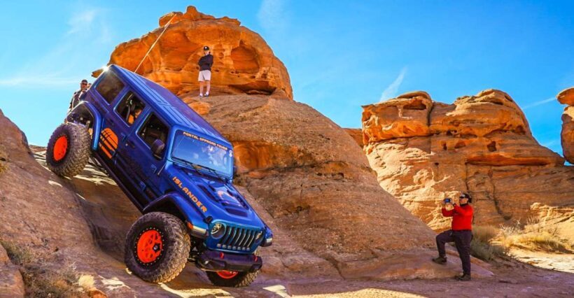 Moab: Off-Road Hell's Revenge Trail Private Jeep Tour - Practical Details and Tips