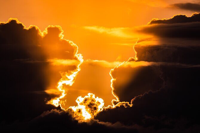 Moanas Luxury semi-private Sunset Cruise on Nalu - What to Expect from the Moanas Sunset Cruise