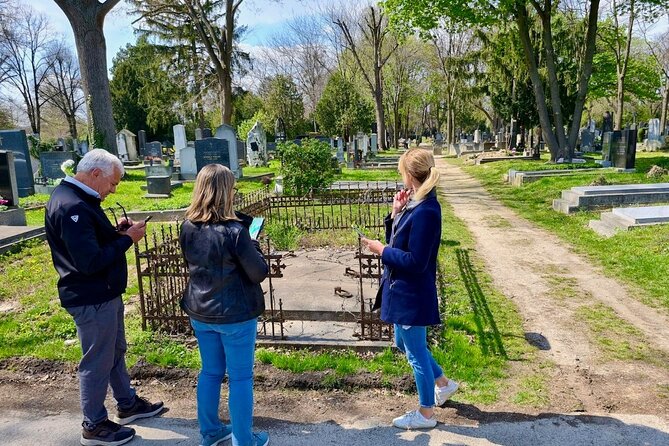 Mobile puzzle rally tour at the Vienna Central Cemetery - The Experience and Its Value