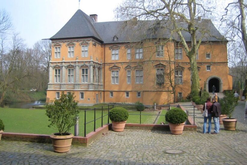 Mönchengladbach: Castles Of Niederrhein Guided Segway Tour - Discovering Mönchengladbach by Segway