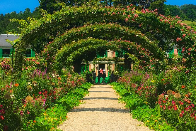 Monets Gardens & House With Art Historian: Private Giverny Tour From Paris - Pickup and Meeting Point Details
