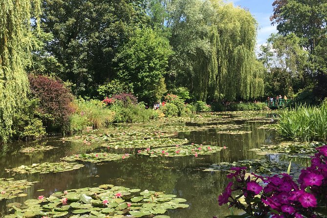 Monets Gardens & House With Art Historian: Private Giverny Tour From Paris - Exploring Monets Captivating Gardens