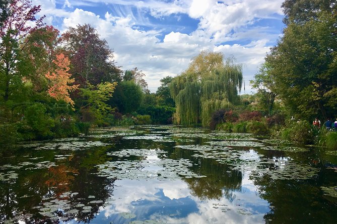 Monets Gardens & House With Art Historian: Private Giverny Tour From Paris - Uncovering the History and Artistry of Giverny