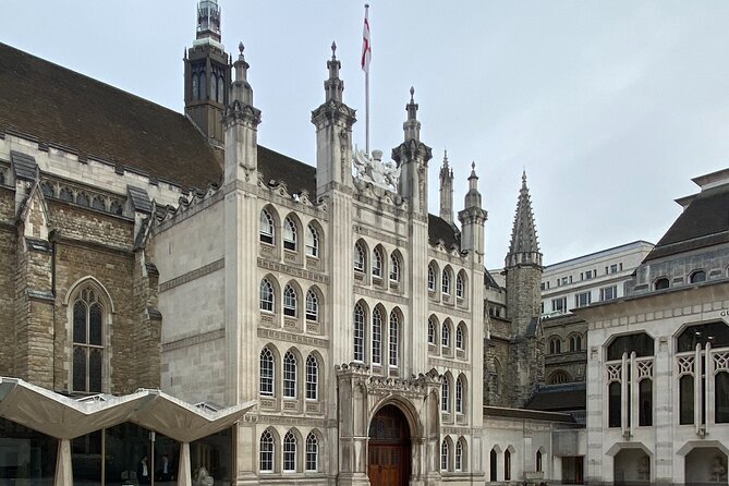 Money and Power in the City Sightseeing Tour - Architectural Marvels and Financial Landmarks