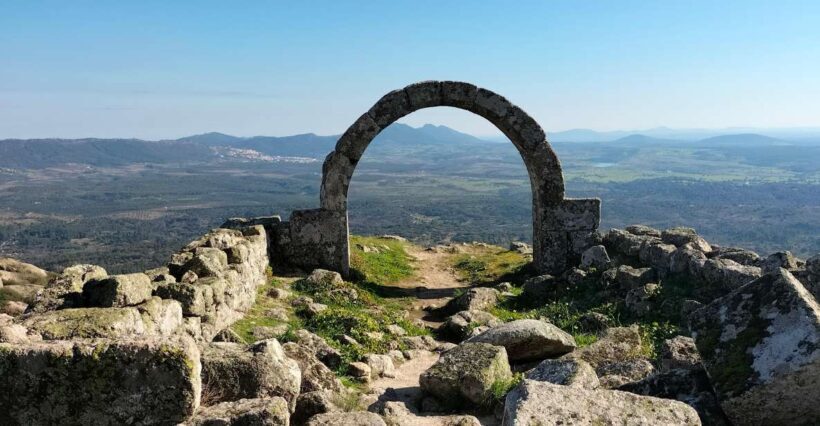 Monsanto (TV's Dragonstone GoT): Private Tour from Lisbon - Authentic Experiences and a Few Considerations