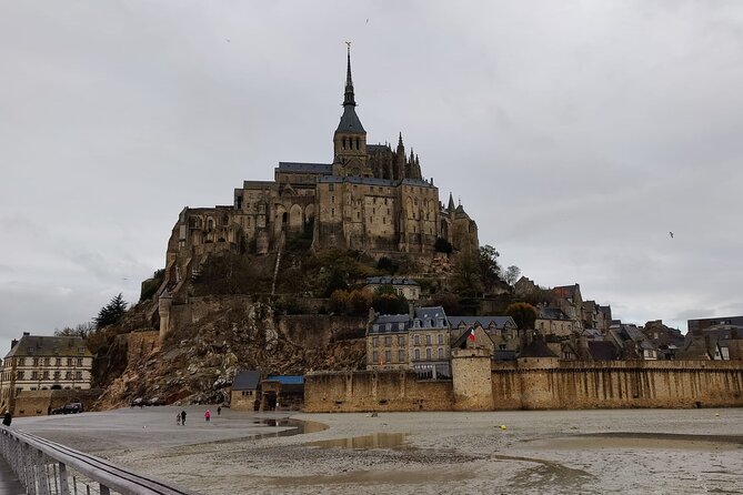 Mont Saint Michel Private VIP Tour with Champagne from Paris - What Travelers Say