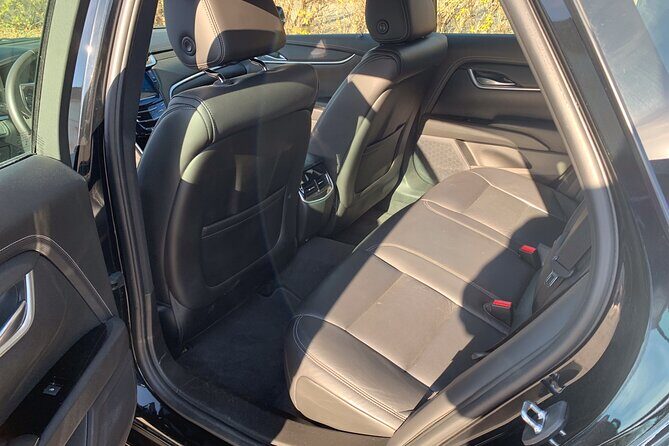 Mont-Tremblant to Montreal Airport private transfer - Sedan 3 passengers maximum - Mont-Tremblant to Montreal Airport Private Transfer – Sedan (Up to 3 Passengers)
