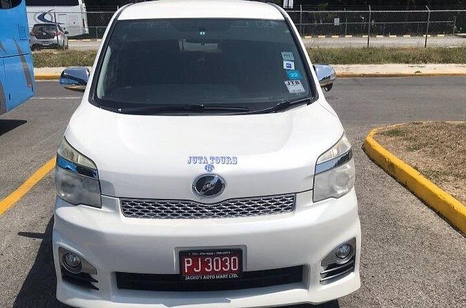 Montego Bay Airport Taxi to Princess Grand Jamaica Green Island - What to Expect from the Transfer Service